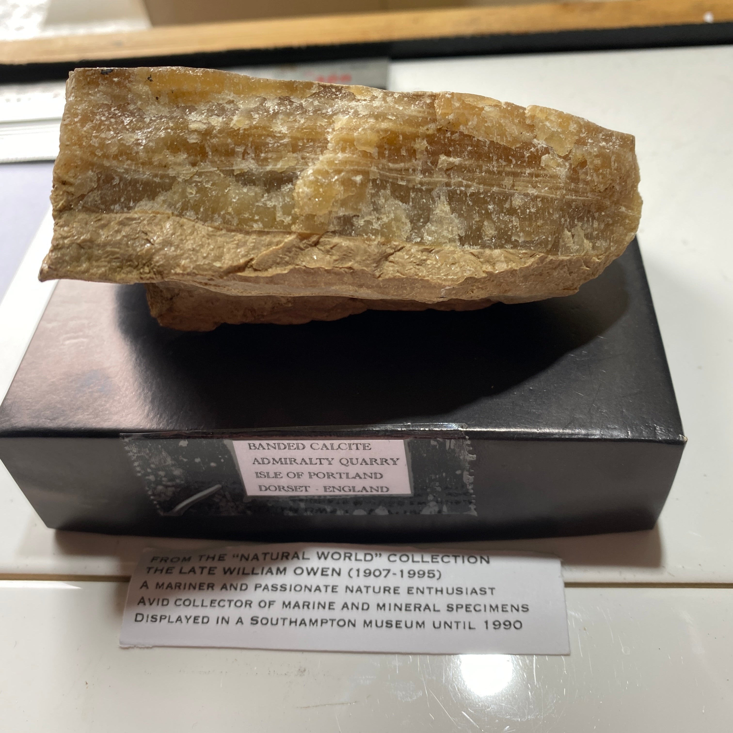 BANDED CALCITE FROM ADMIRALTY QUARRY, ISEL OF PORTLAND, DORSET 411g MF ...